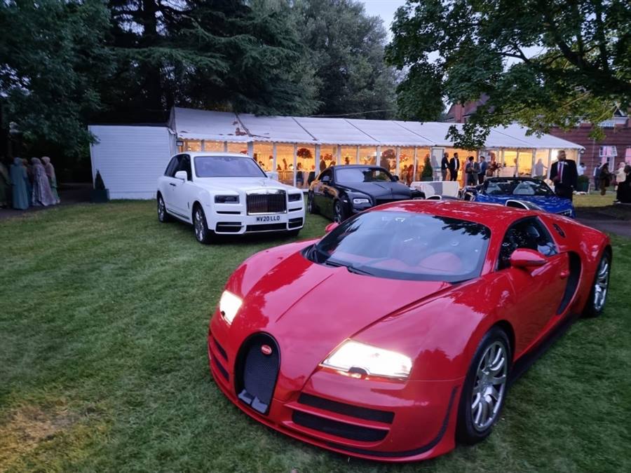 Bugatti wedding car | Honestweddingadvice.com